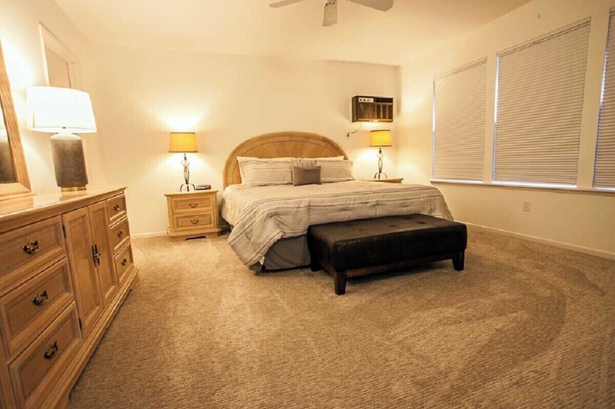 Light & Bright - 2 Bedrooms, 2 Bathrooms - Blocks From Downtown With River Views - White Salmon, WA