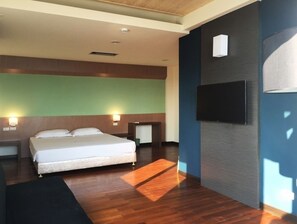 Suite Deluxe, 1 cama queen-size, não fumadores | Secretária, Wi-fi grátis