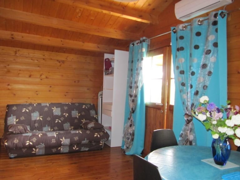 Locations De Vacances En Périgord, Chalet Climatisé Et Calme , Piscine Chauffée - Périgord