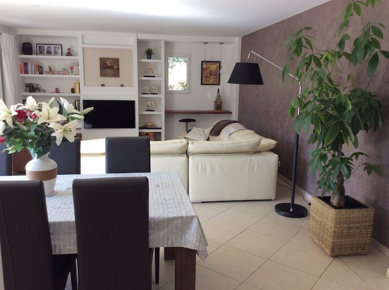 Amplio Apartamento Para 6 Personas Cómodamente, A 800 Metros Del Puerto Y Las Playas. - Costa Azul