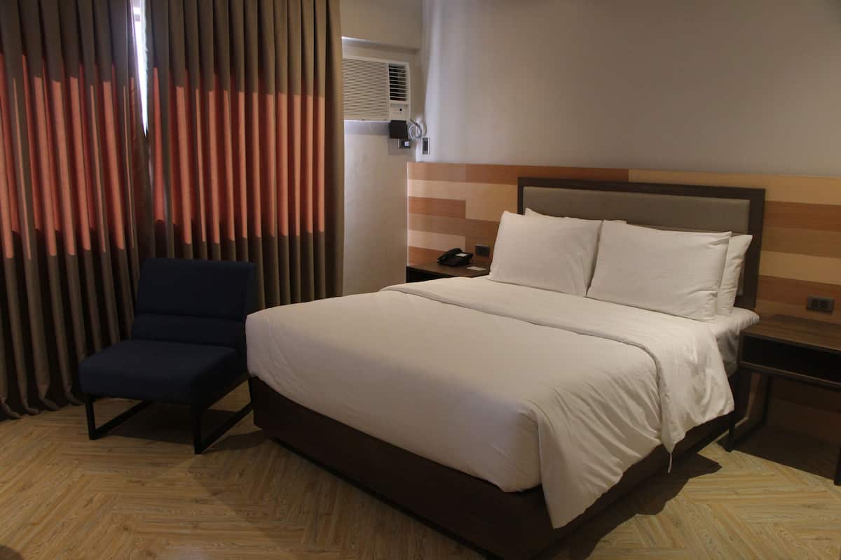 Cofre no quarto, secretária, cortinas/cortinados opacos, Wi-fi grátis 