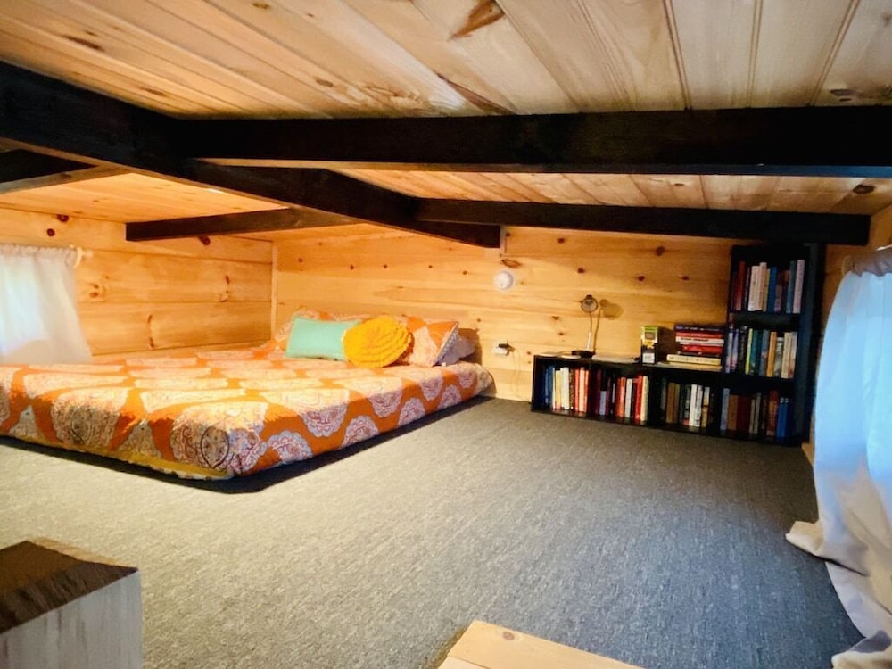Tiny Home On 26 Private Lake Front Acres - Richard B. Russell Lake