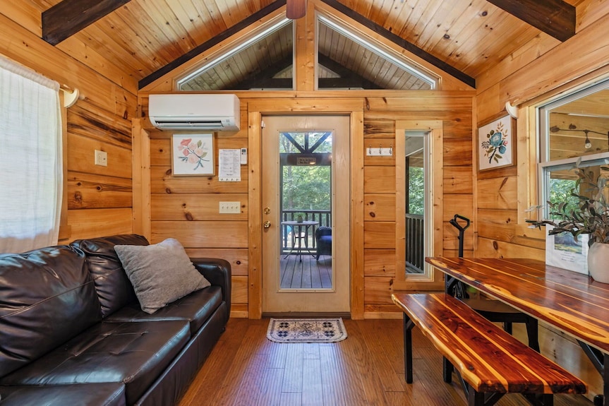 Tiny Home On 26 Private Lake Front Acres - Richard B. Russell Lake