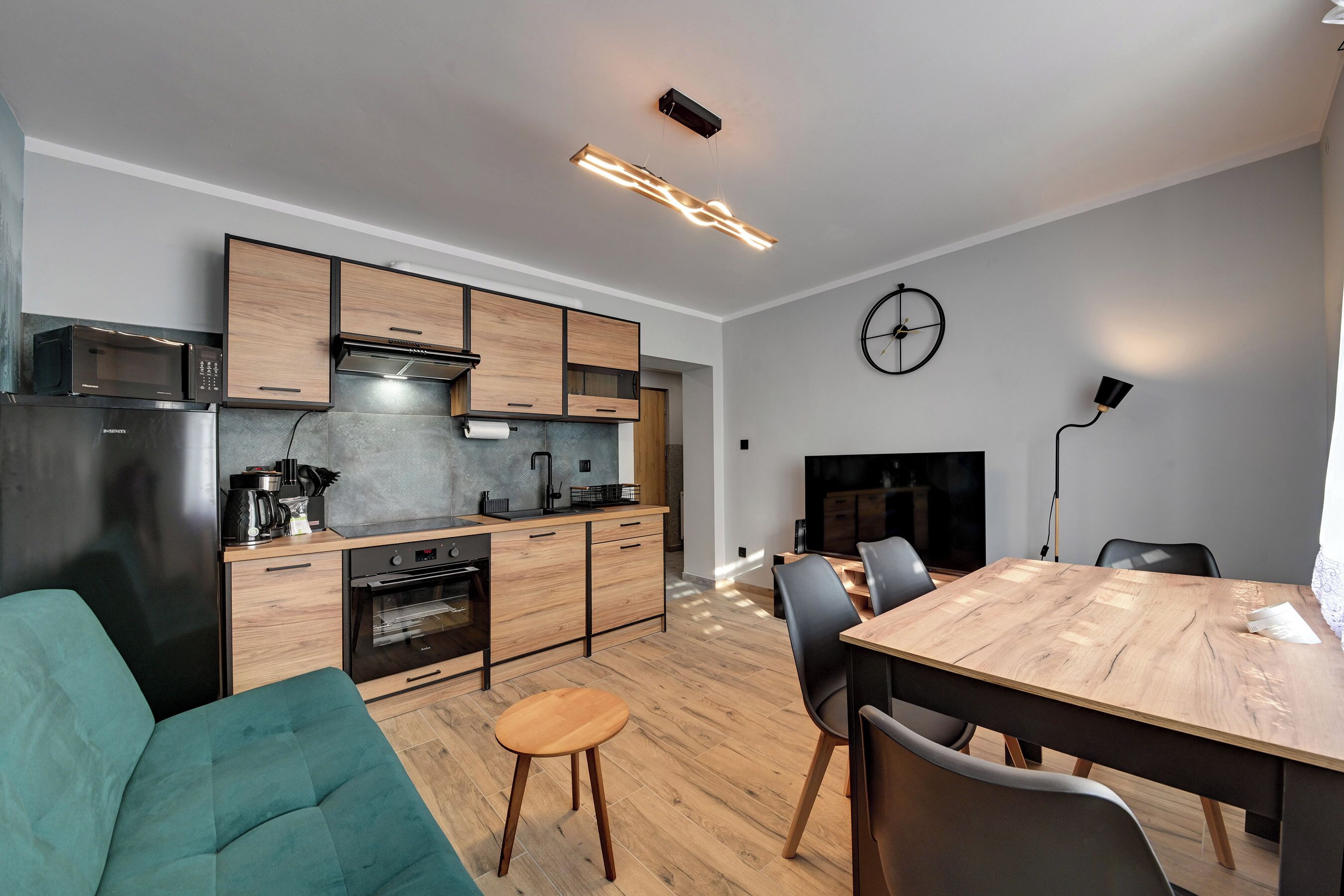 Apartamento | Kitchenette privada | Um frigorífico, uma placa de cozinha, uma cafeteira/bule 