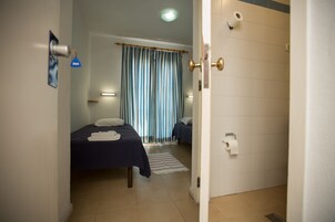 Quarto Twin Standard, 2 camas individuais, casa de banho privativa | Wi-fi grátis, roupa de cama fornecida 