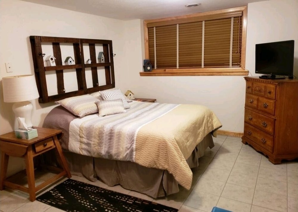 Suite De Invitados: Dormitorio Privado, Baño, Salón - Wisconsin