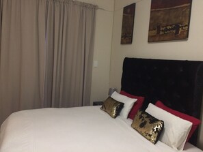 Apartamento conforto, várias camas, acessível, para não fumantes | Roupas de cama premium, ferros/tábuas de passar roupa, Wi-Fi de cortesia