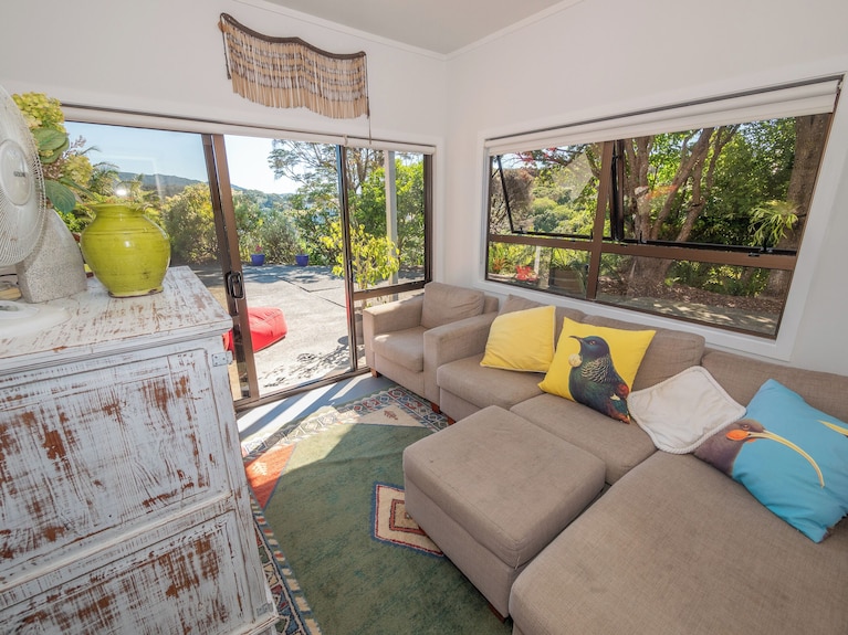 Cute Bach With Stunning Views - Mangōnui