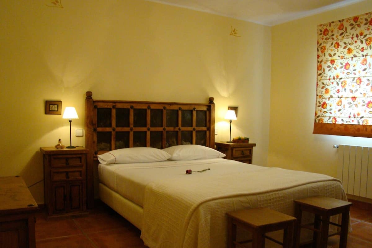 Casa, 4 quartos (La Galana) | Escrivaninha, ferros/tábuas de passar roupa, berços grátis
