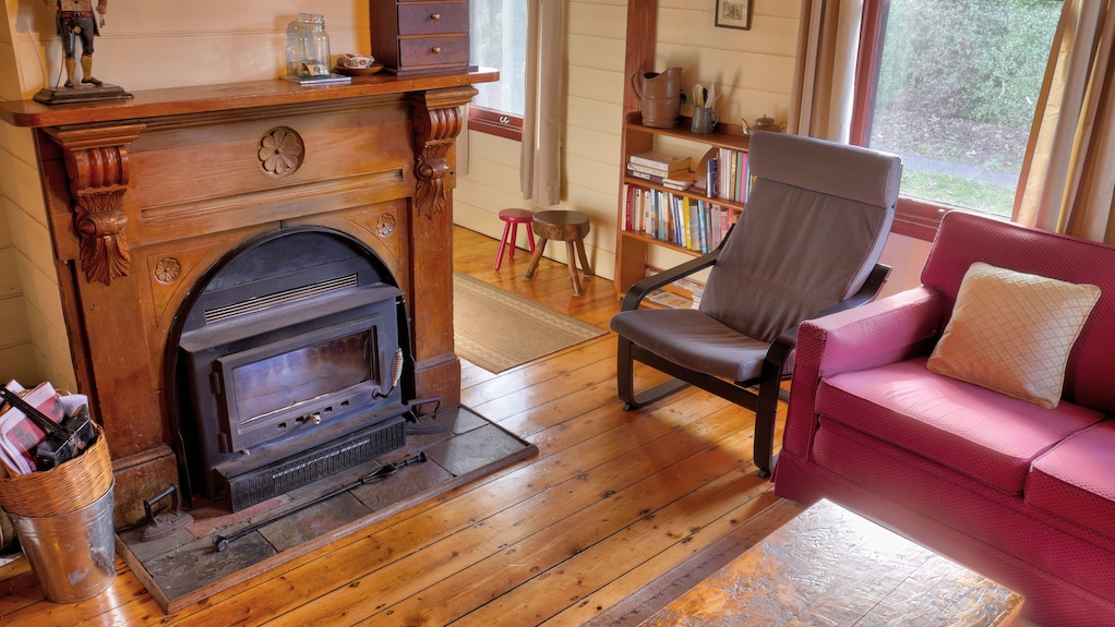Lynden Cottage - Built 1884 In The Heart Of Trentham - Victoria