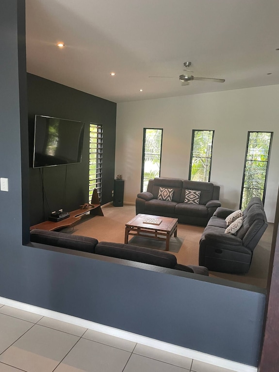 Coconuts - Absolute Beachfront Home - Hideaway Bay