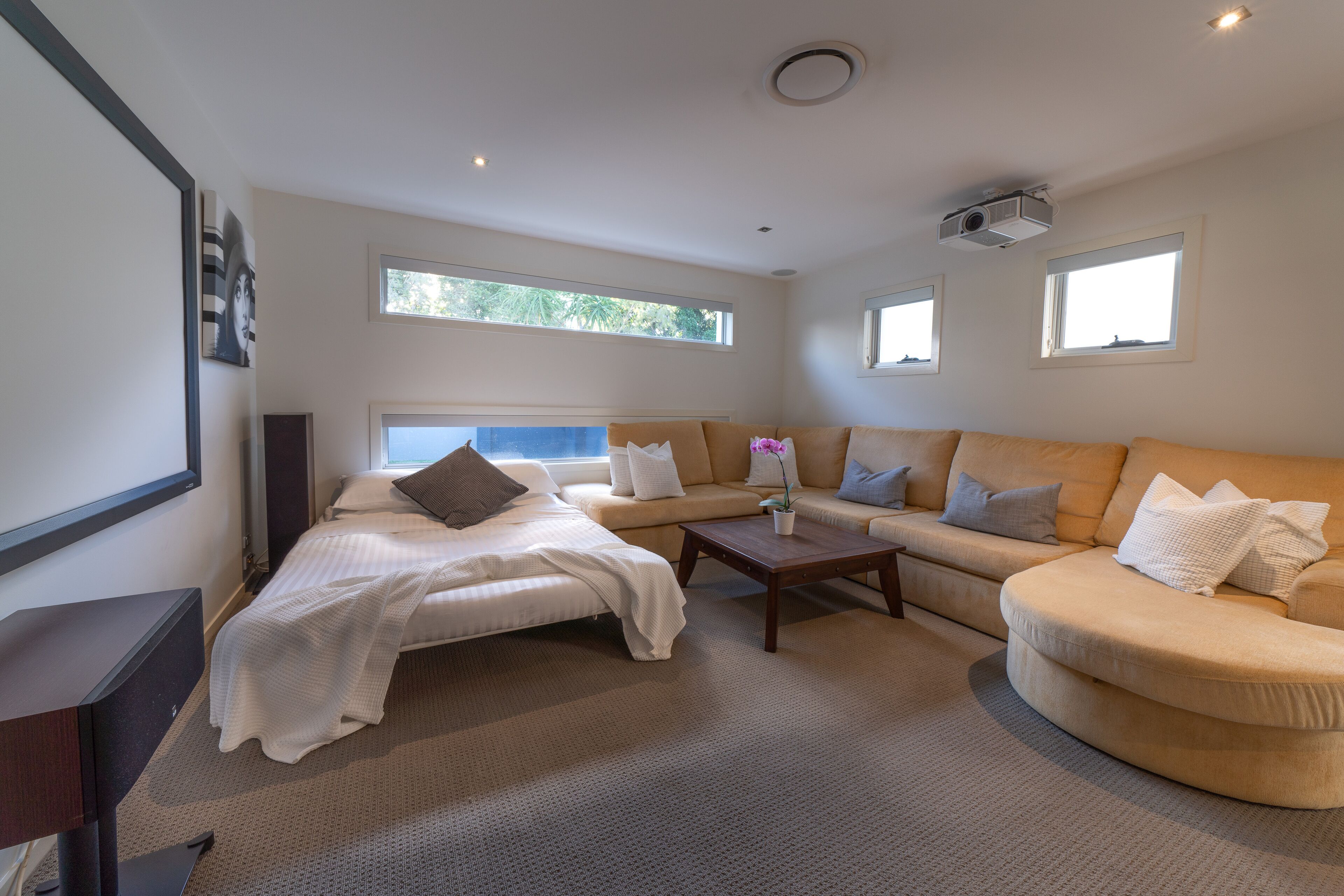 Surfers Paradise Holiday House With A Private Pool Featured On Netflix - Surfers Paradise