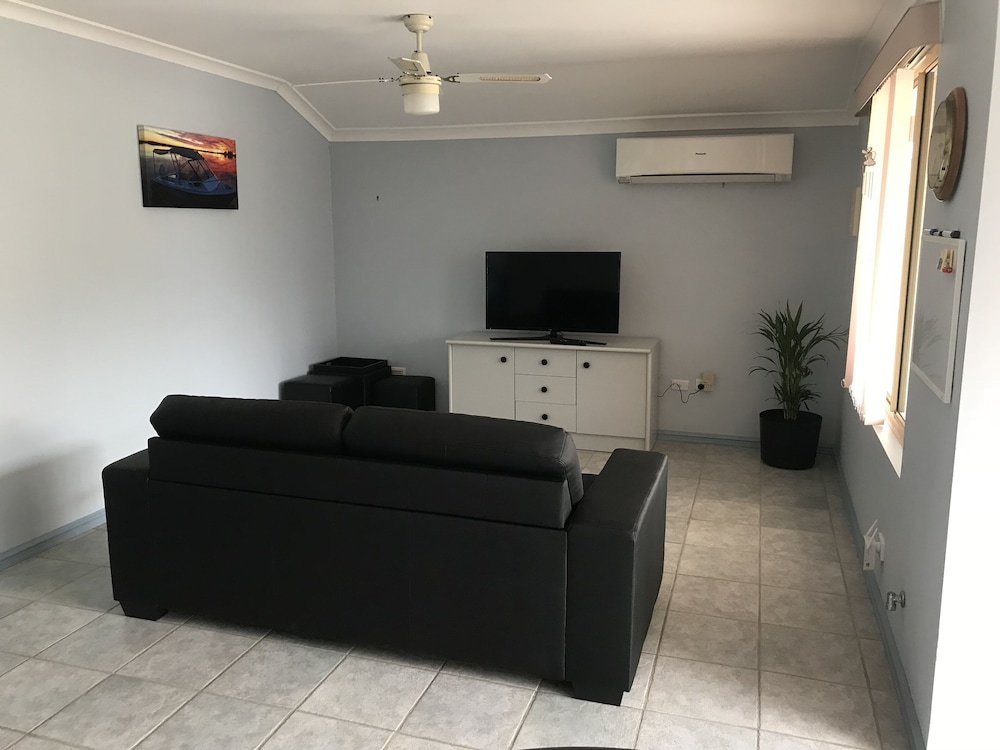 Guest Room With Dolphins - Perth
