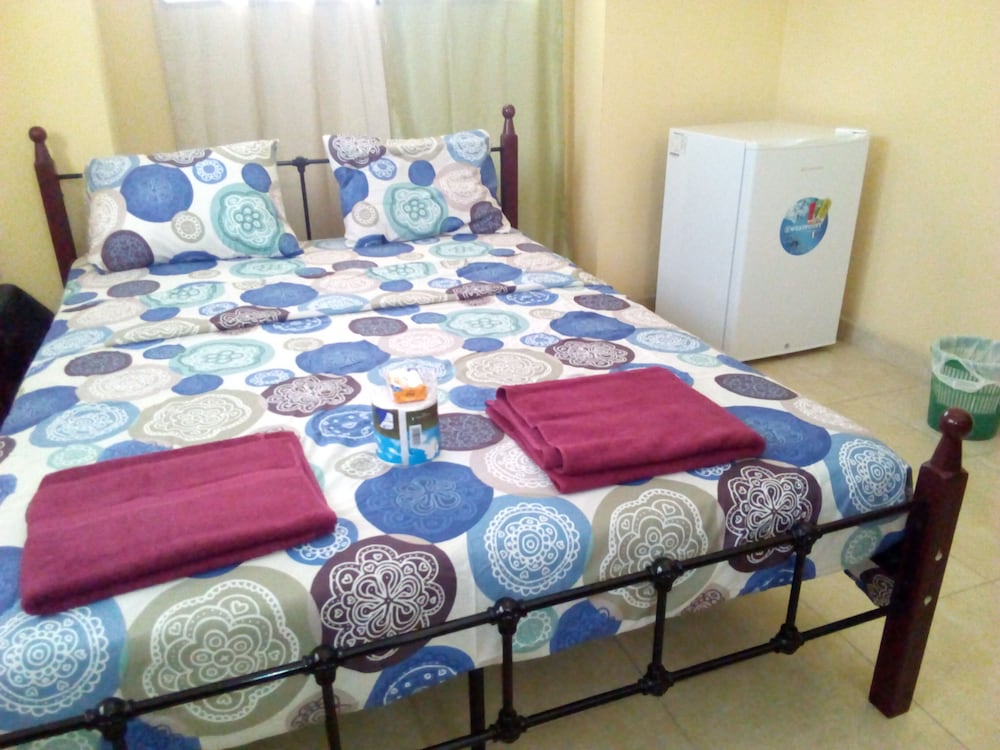 Souvenir House: 24h Elect, Ac, Wifi, Tv Cable, Security Agents - Port-au-Prince