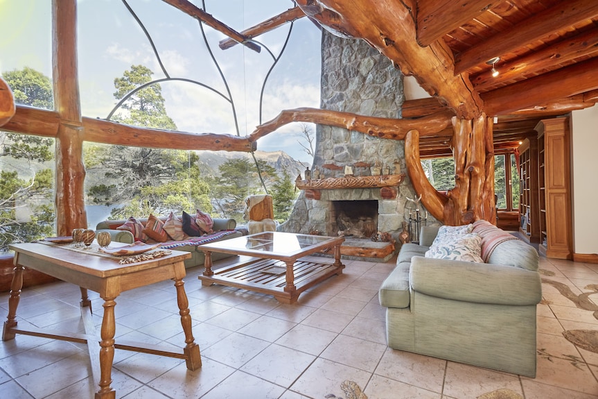 4 Bed / 5 Bath, Lujo Lakefront Home - San Carlos de Bariloche