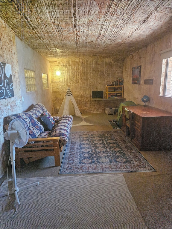 Stunning Light Filled Underground Retreat - Earthworm House - Dugout - Spacious! - Coober Pedy