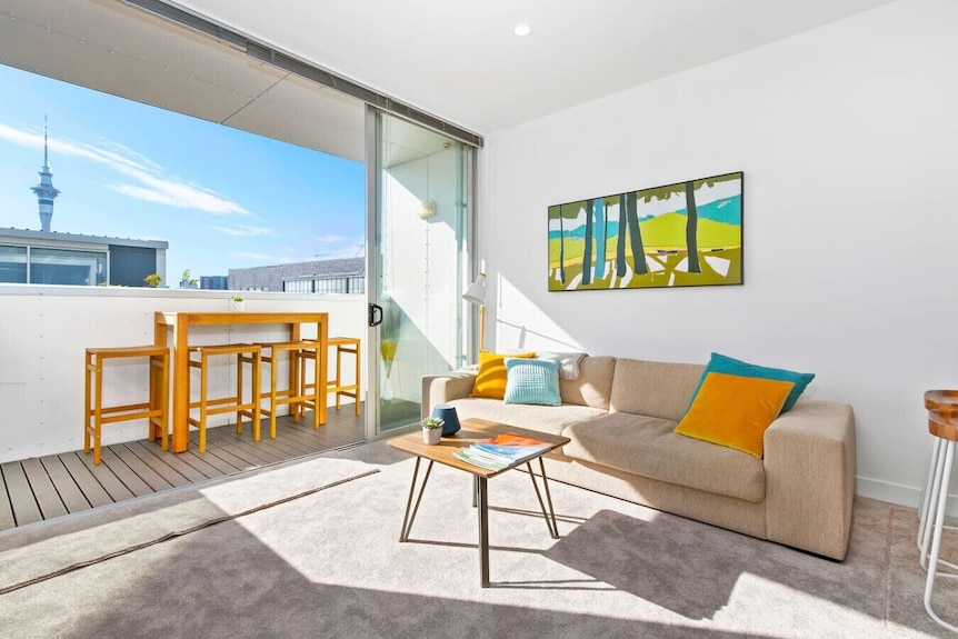 Sunny Peaceful Urban Place With Air Con & Carpark - Auckland