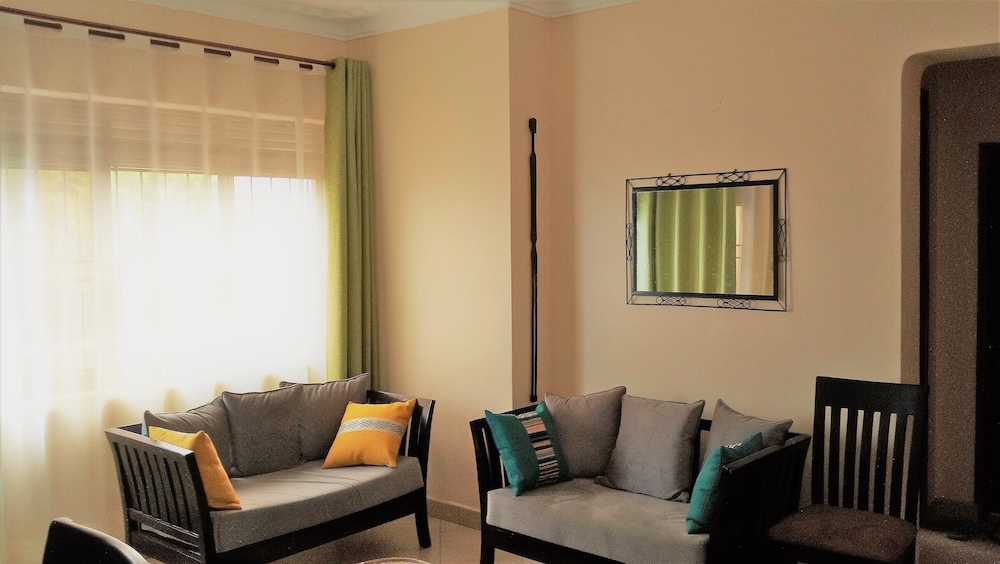 Maribel Homes-spaziosa, Soleggiata / Fresca Casa Lontano Da Casa A Kampala - Kampala
