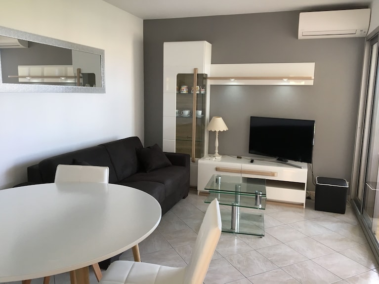 New Apartment With Air Conditioning T2, Classified 4 *** Sea View With Swimming Pool Private Garage - French Riviera