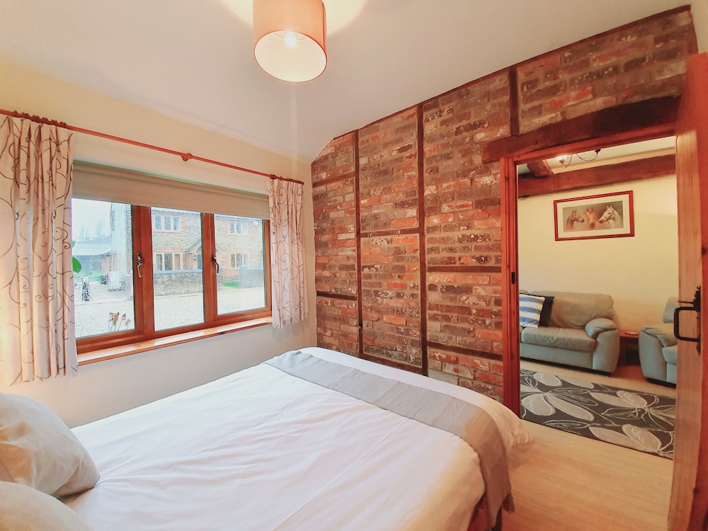 Cosy Dog-friendly Cottage, Hot Tub & Enclosed Garden The Victorian Barn Dorset - Wiltshire