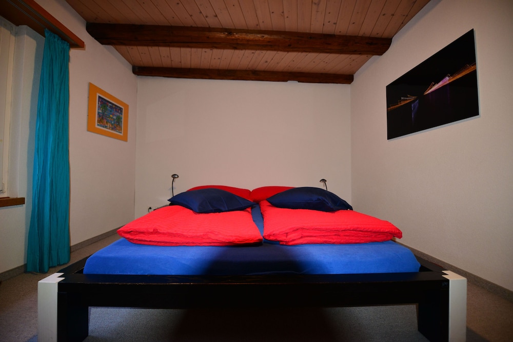 Apartment (4 1/2 Zimmer) Mit Panoramabalkon, Seezugang Und Sauna - Allensbach