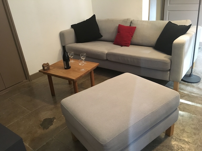 Appartement Au Coeur Du Vieux Nîmes (Parking Inclus, Hauteur Max : 1 Mètre 90) - Languedoc-Roussillon