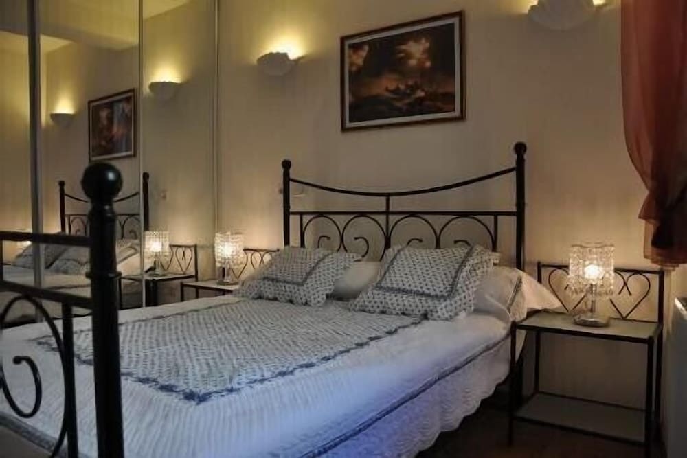 App. Au Pied De La Cité, Parking Privé
Special Offre Juillet-août 20% Réduction. - Carcassonne
