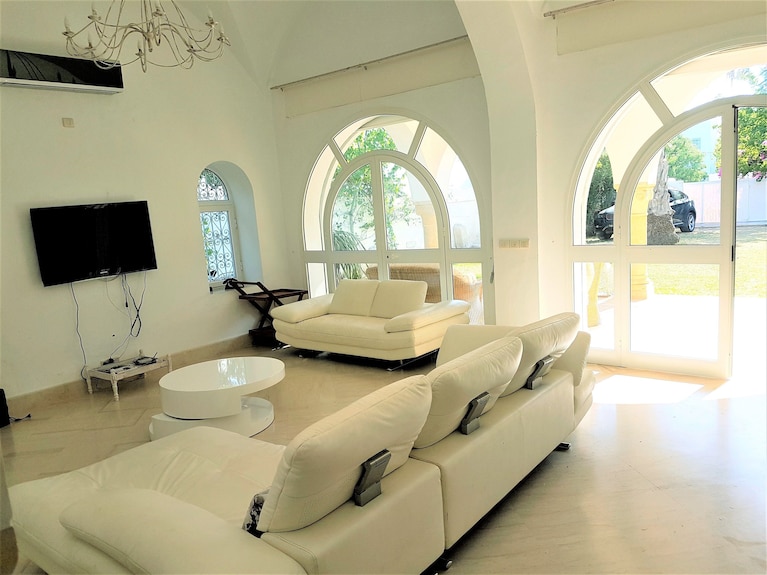 Très Belle Villa à Hammammet (Les Deux Oueds) En Bord De Mer - Nabeul