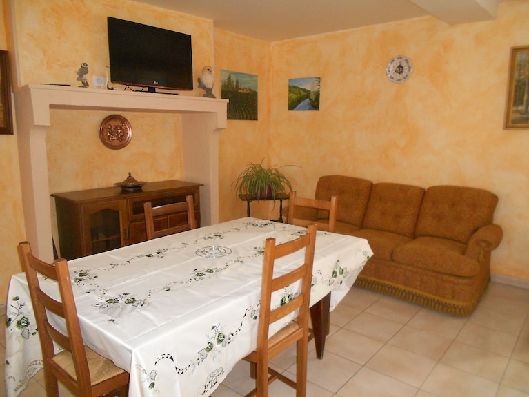 Gite La Lieutenance A La Campagne Accepte Les Animaux - Allier