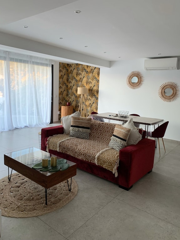 Appartement Neuf, 4 Personnes, Rez De Villa, Centre Ville. - Cassis