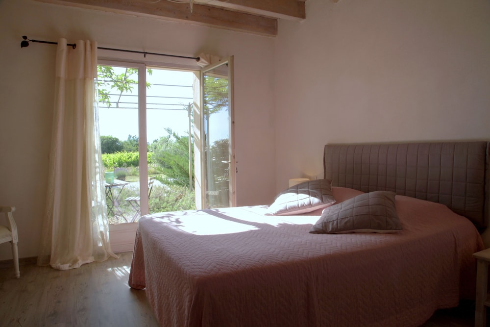 Gîte De Charme Avec Piscine Chauffée Dans Un Domaine Viticole à Uzès - Gard