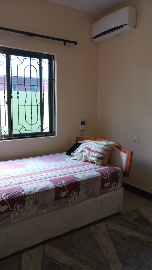 Wifi, Ac, Washing Machine, Security Guard, Parking And Tv - Dar es Salaam