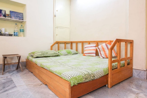 Spacious, Incredible Amenities, Superb Location, Safe \/ Posh Neighbourhood - Kolkata