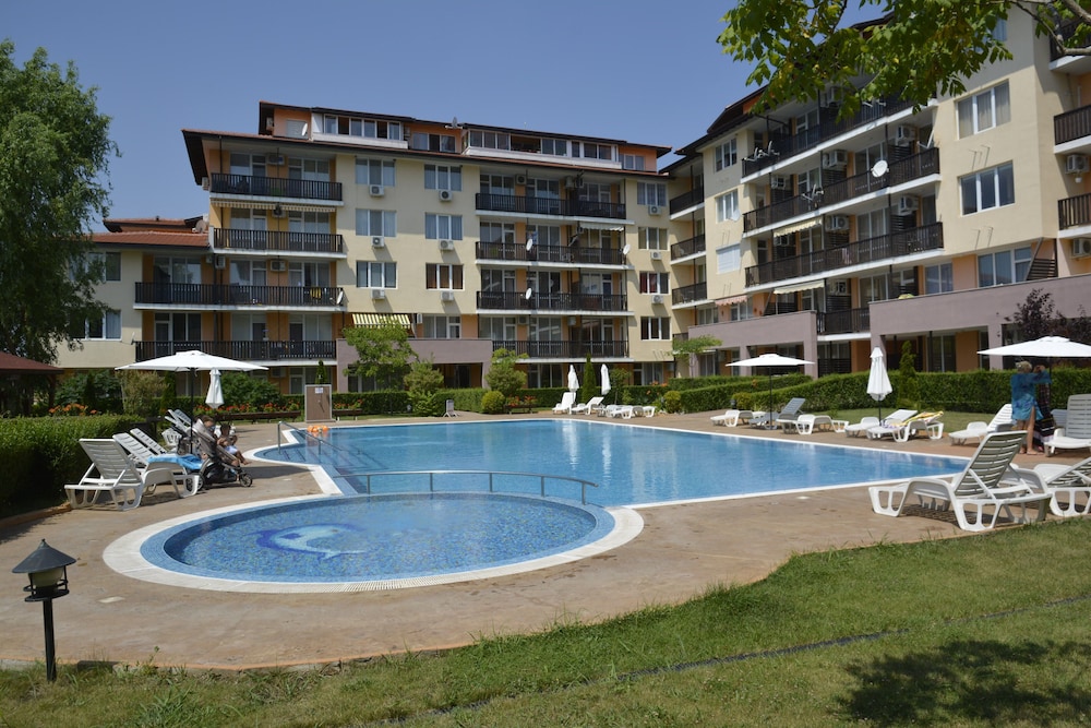 Two Bedroom Apartment In Apartcomplex Chateau Aheloy - Pomorie