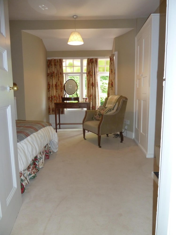 The Old Vicarage Bed And Breakfast In Attractive Peak District Village - Castleton