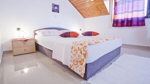 Apartamento romântico, 3 quartos | Ferros/tábuas de passar roupa, berços grátis