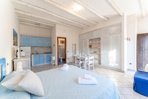 Estúdio Clássico | Cozinha privada | Um frigorífico, um micro-ondas, uma placa de cozinha, uma torradeira