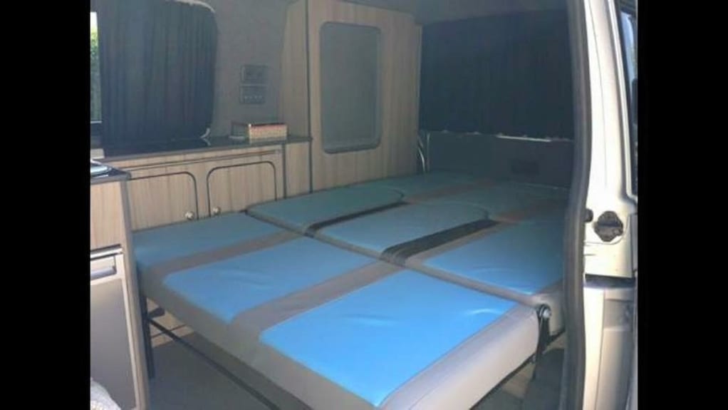 Pembs Campervan. Awesome Vw Campervan For Hire - 피쉬가드