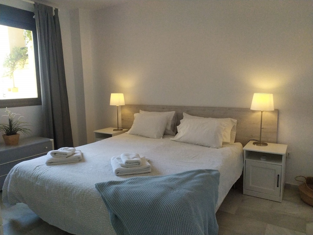 Ref: 297 Apartment In Beachfront Complex In La Carihuela Torremolinos - Málaga-Costa del Sol Airport (AGP)