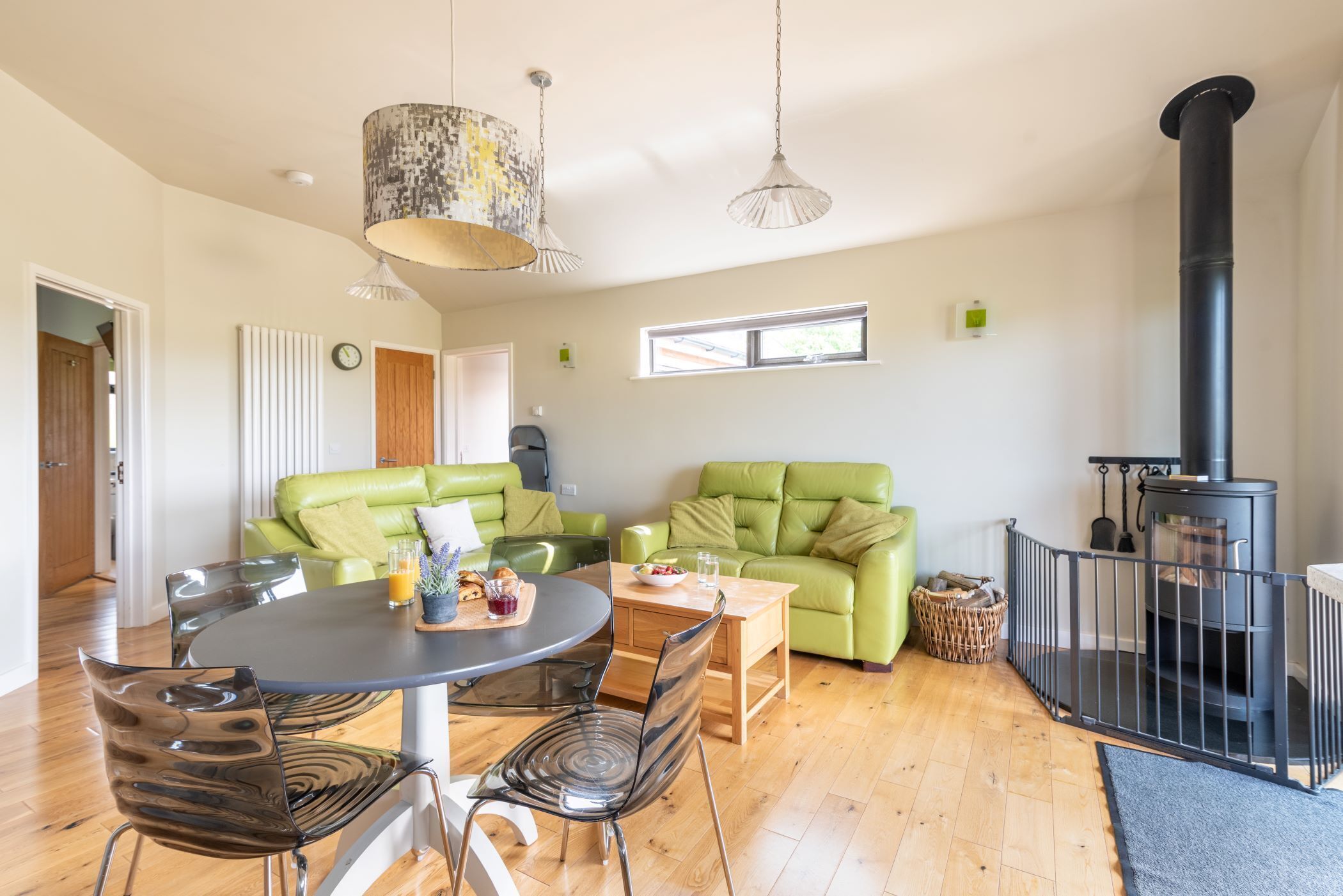 Honeysuckle Lodge - Sleeps 4/5 With Wood Burner And Private Hot Tub - Cheddar