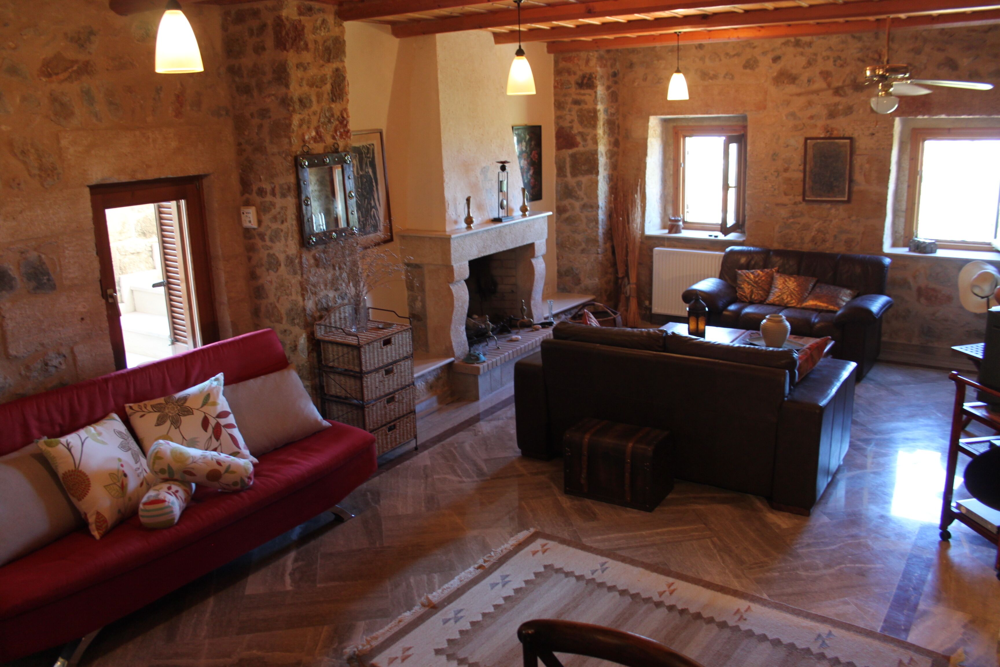 Traditionele Stenen Villa Met Prachtig Uitzicht Op De Zee - Griekenland