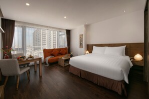 Suite-Est údio de Luxo, 1 cama king-size, Vista para a cidade (Suite) | 1 quarto, cofre no quarto, secretária 