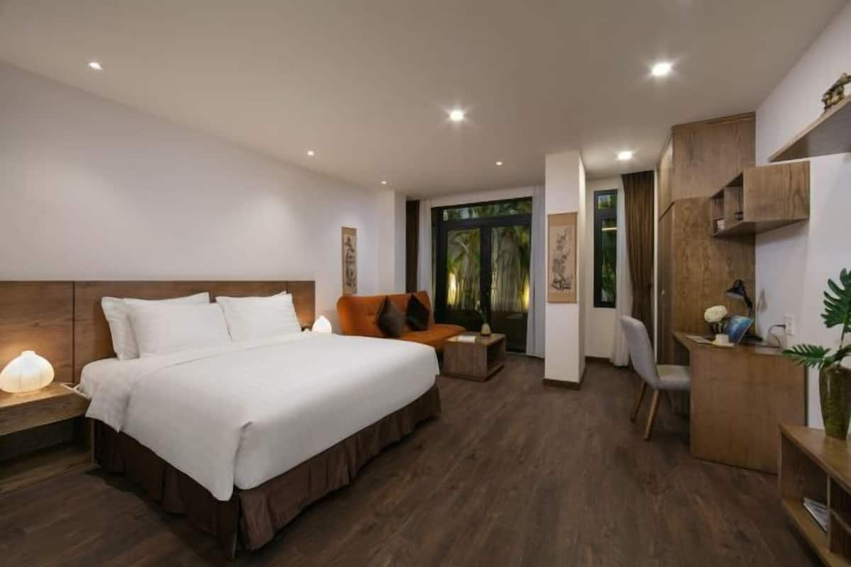 1 quarto, cofre no quarto, secretária
