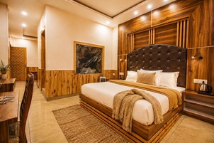 Quarto Duplo ou Twin de Luxo | Secretária, roupa de cama fornecida 