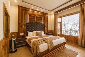 Quarto Duplo ou Twin de Luxo | Secretária, roupa de cama fornecida 