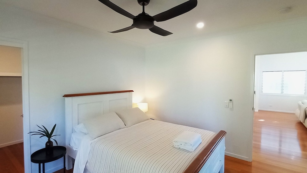 Spacious Beach House Only Minutes To The Beach - Queensland
