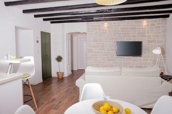 Apartamento Cidade, vista para o mar | Refeições no quarto