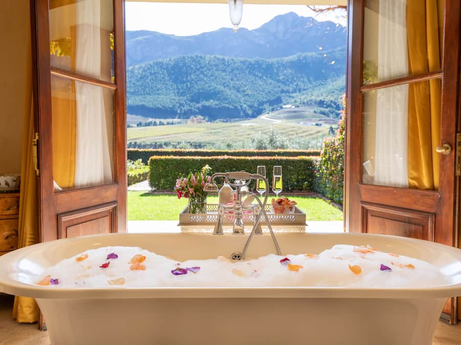 Quarto Superior | Roupa de alta qualidade, minibar com produtos grátis