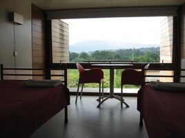 Cortinas/cortinados opacos, Wi-fi grátis, roupa de cama fornecida 