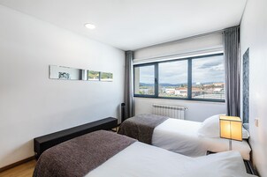 Quarto Twin, vista para o rio | 20 quartos, cortinas/cortinados opacos, Wi-fi grátis 